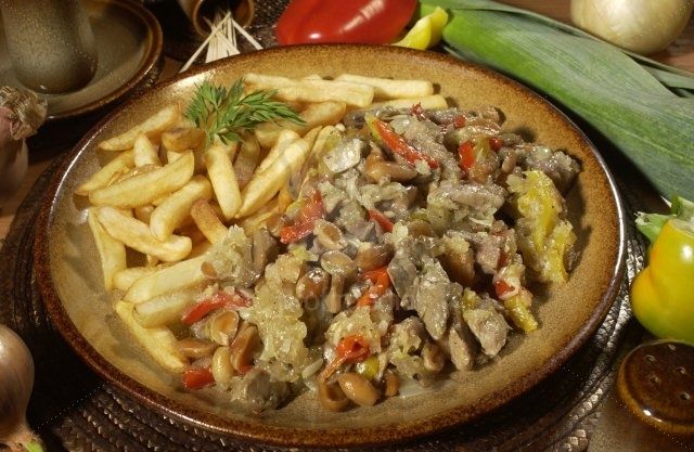 Recept: Vepřové soté s hranolkami | Tradičnírecepty.cz