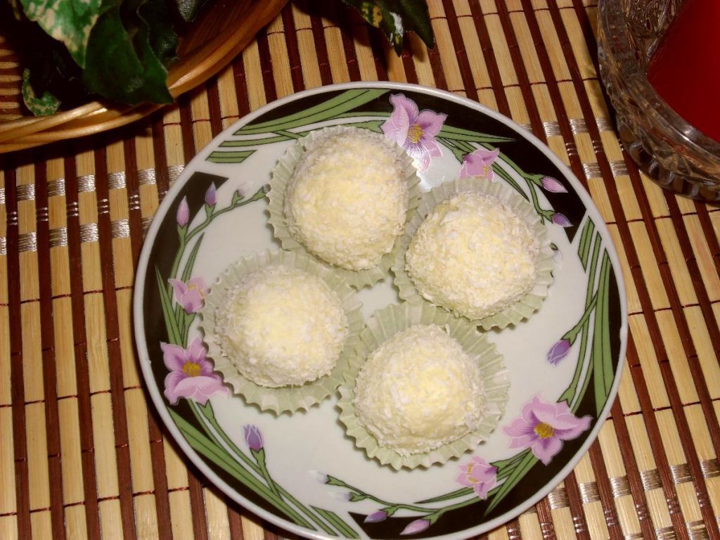 Recept: Recept jednoduché kuličky Rafaelo | Tradičnírecepty.cz