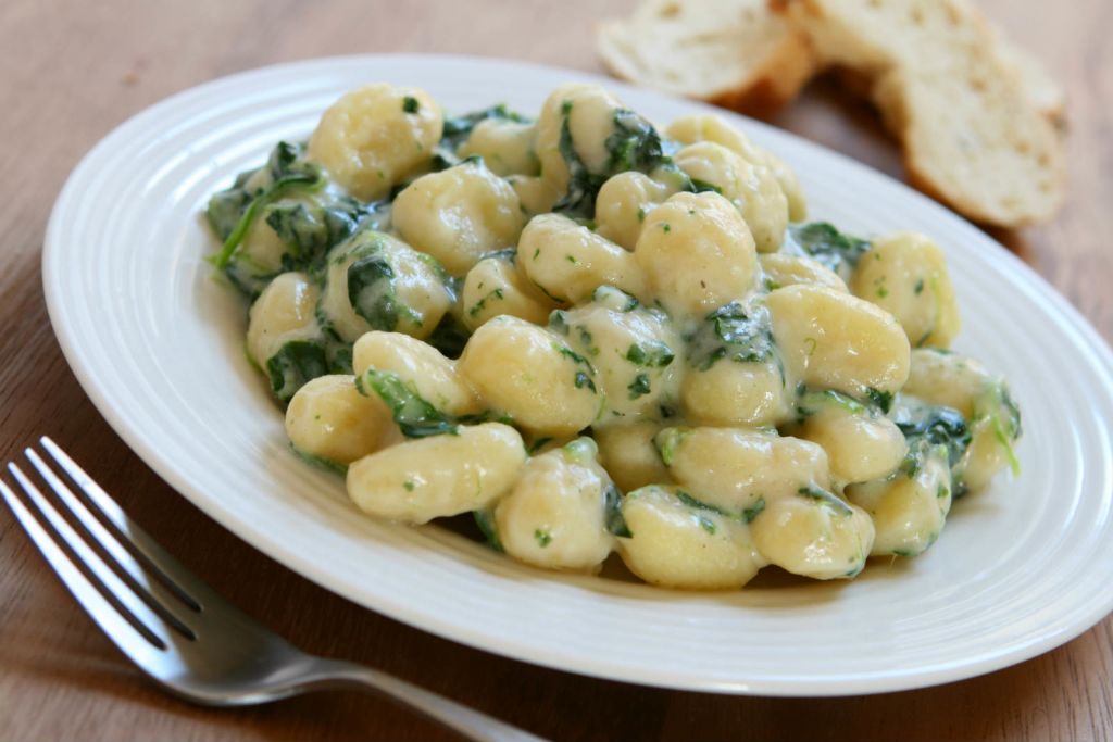 Recept: Noky se špenátem a smetanovou omáčkou | Tradičnírecepty.cz